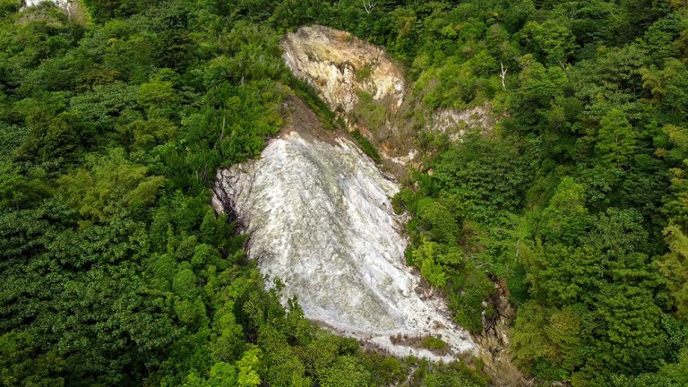 Volcanic Free Dive – Birds of the Air